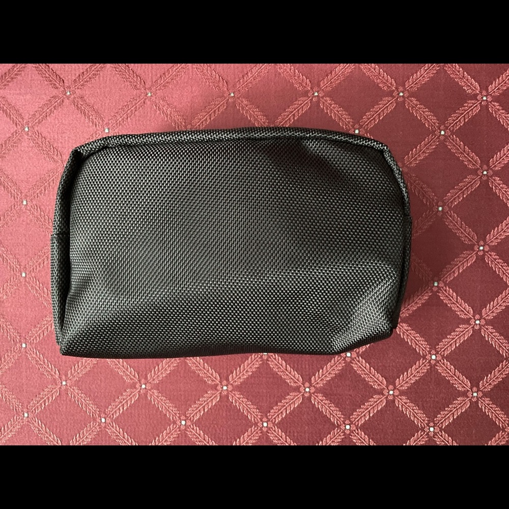 Delta Air Lines Tumi Amenity Kit Gem